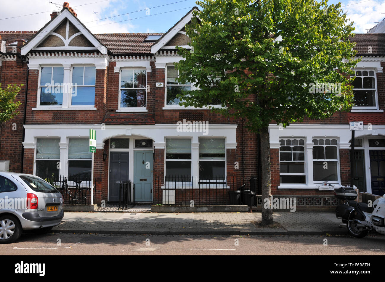 Front victorian terrace house hi-res stock photography and images - Alamy