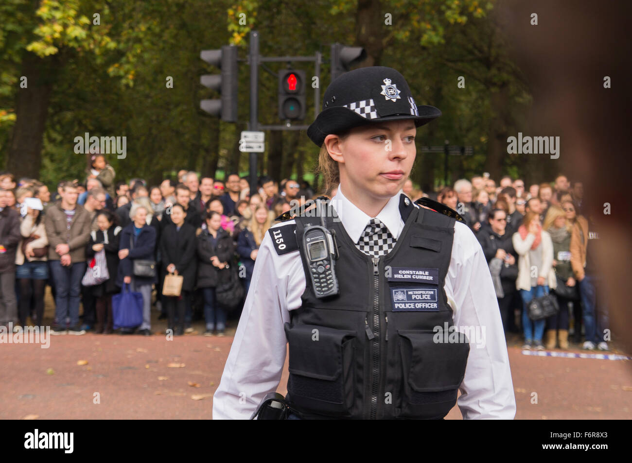Metropolitan Police, policewoman, officer Stock Photo - Alamy