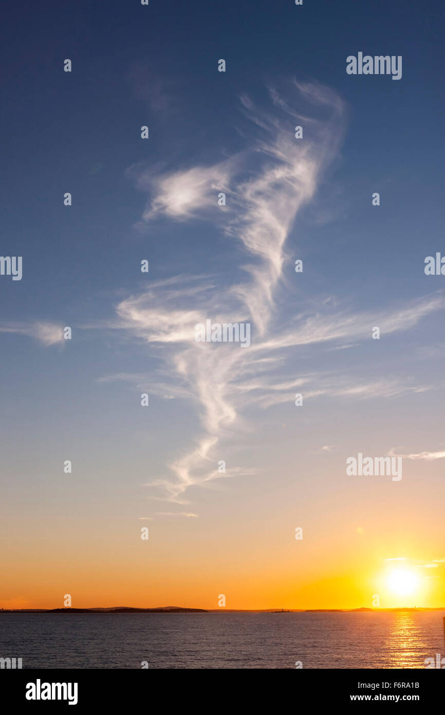 Wispy clouds at sunrise hi-res stock photography and images - Alamy