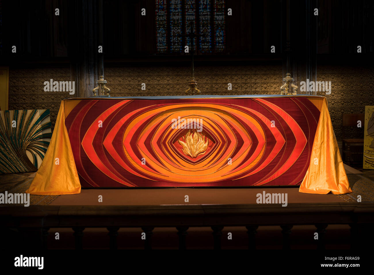 Altar wells cathedral hi-res stock photography and images - Alamy