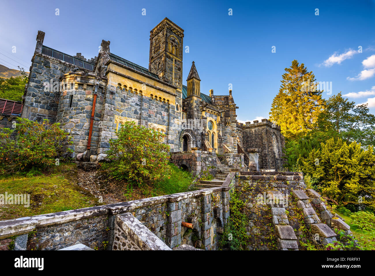 Scottish kirk building and garden hi-res stock photography and images ...
