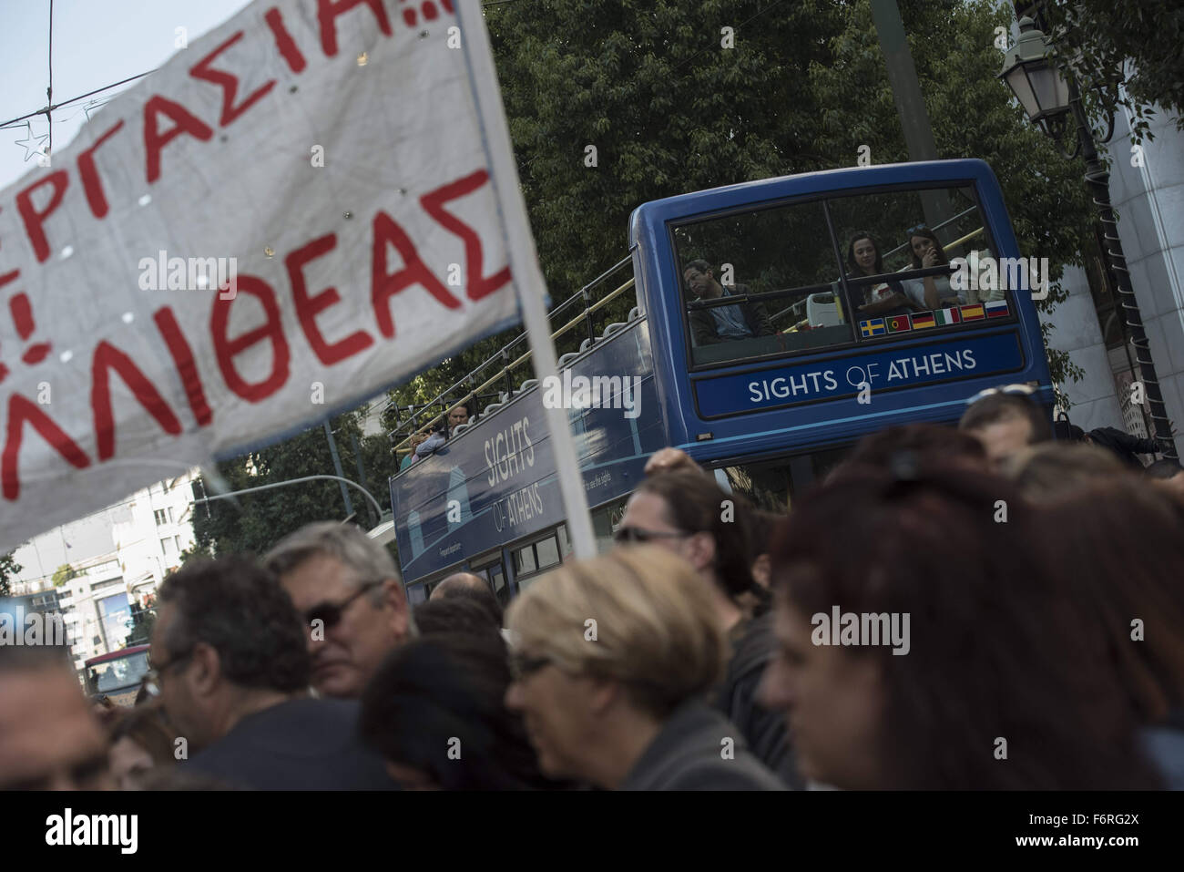Athens, Greece. 19th Nov, 2015. Tourists get to see a typical day in ...