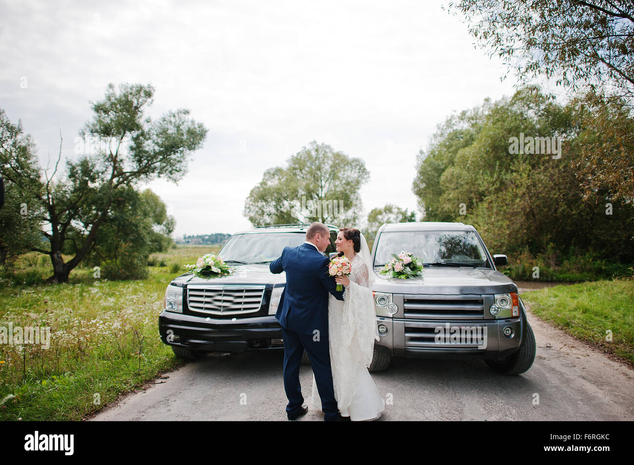 Dancing wedding couple background wedding cars Stock Photo - Alamy
