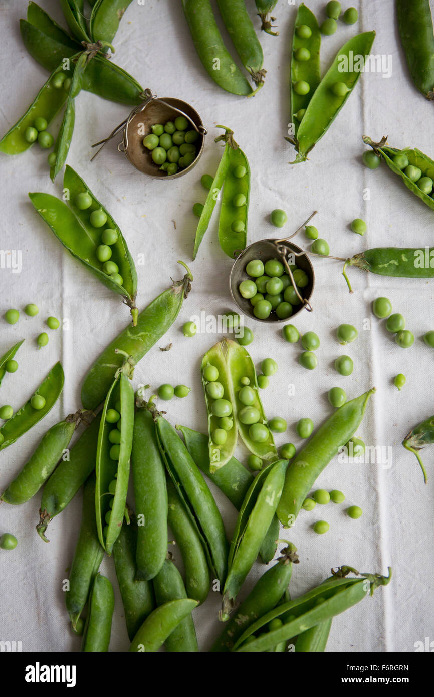 Shelled peas hi-res stock photography and images - Alamy