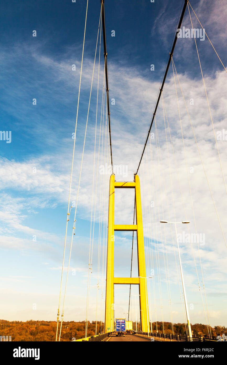 The Humber Bridge, the fifth-largest single-span suspension bridge in ...