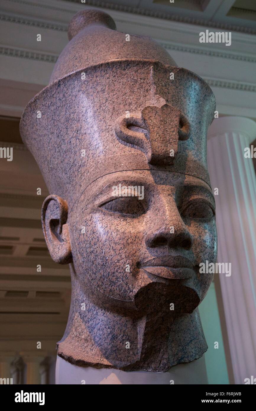 Colossal figure sculpture hi-res stock photography and images - Alamy