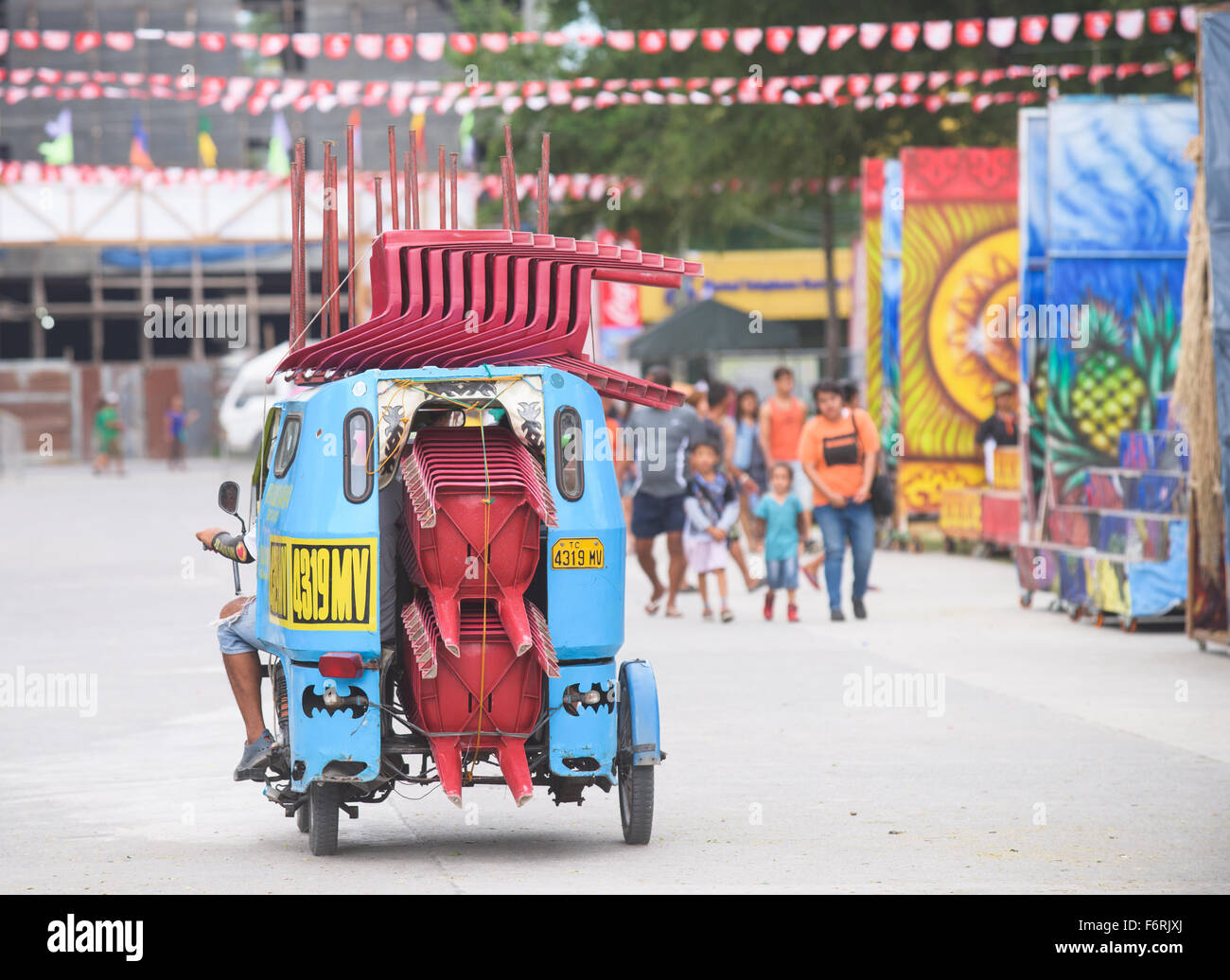 Three wheel taxi hi-res stock photography and images - Alamy