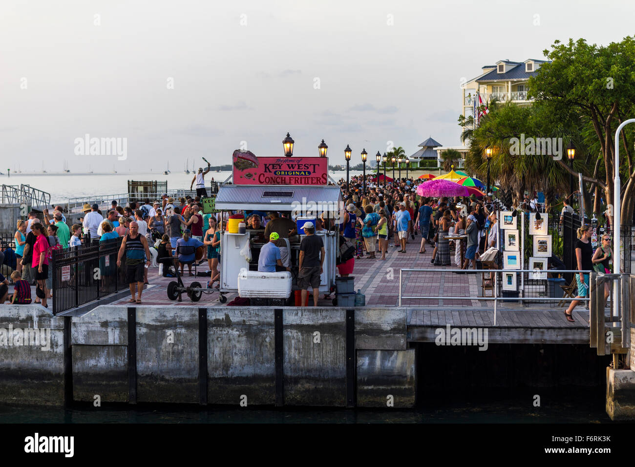 Juggler mallory square hi-res stock photography and images - Alamy