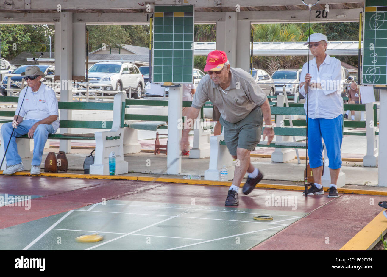 Senior citizens shuffleboard hi-res stock photography and images - Alamy