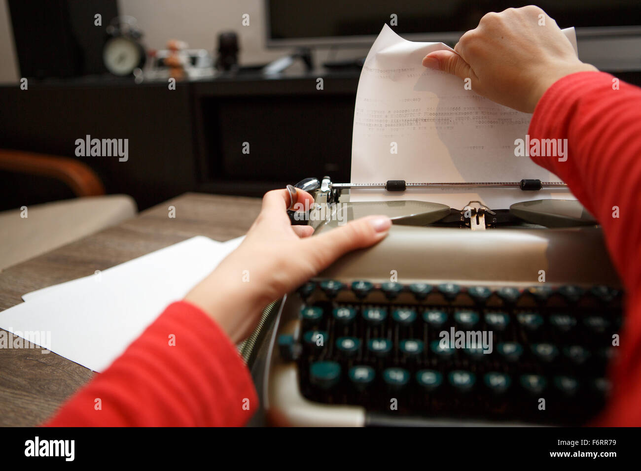 woman working on typewriter Stock Photo - Alamy