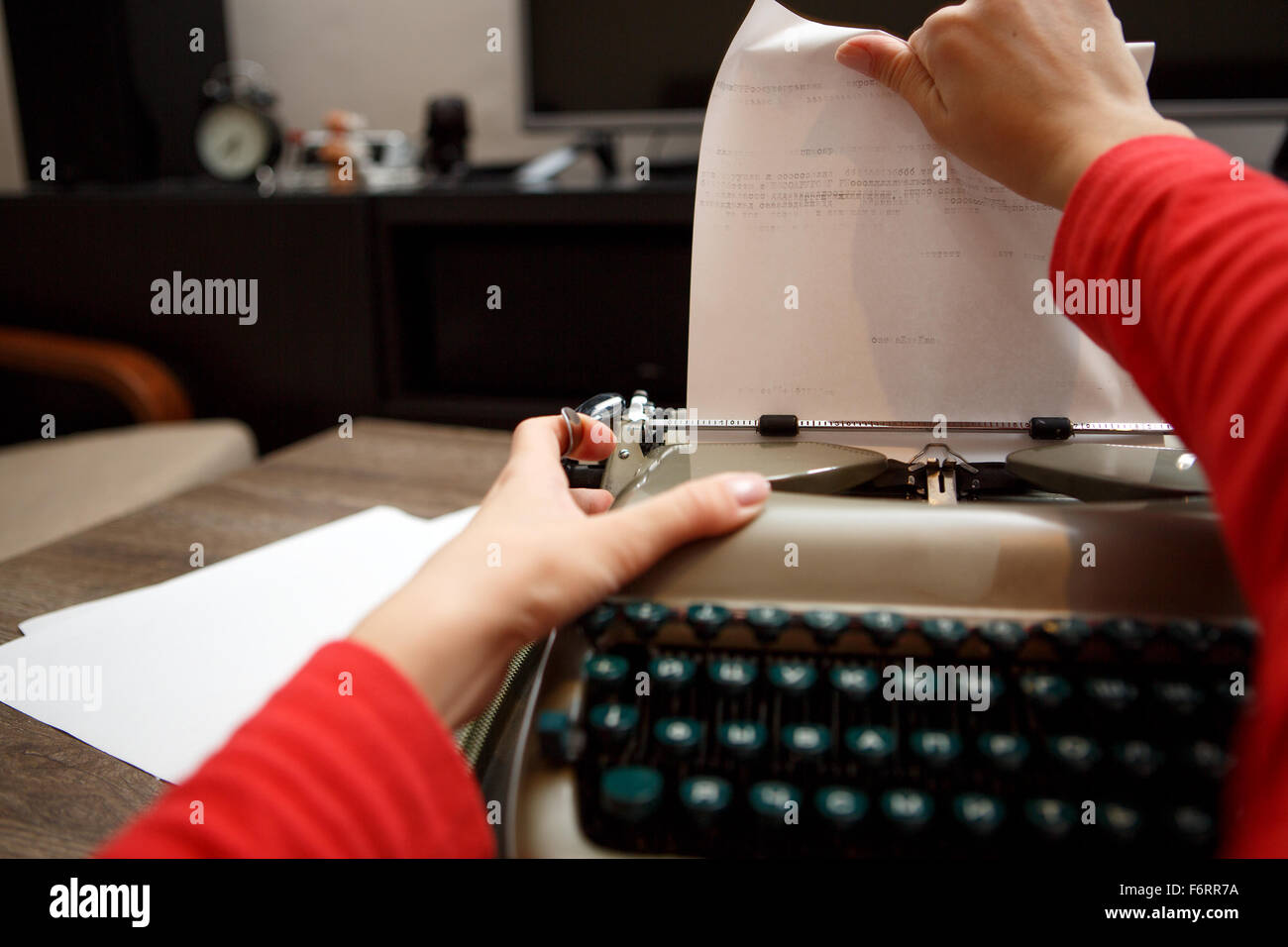 woman working on typewriter Stock Photo - Alamy