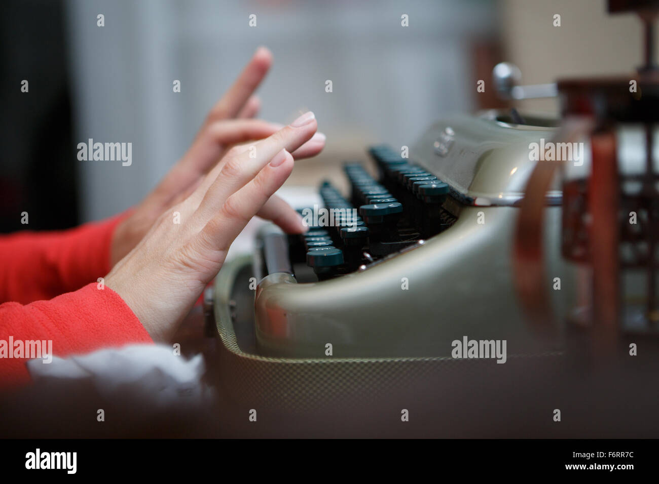 Hands of a man typing on typewriter Stock Photo - Alamy