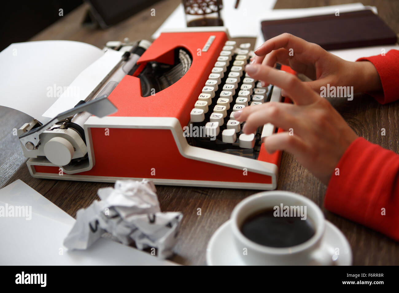 Old typewriter, human hands, ready for jounalist action Stock Photo - Alamy