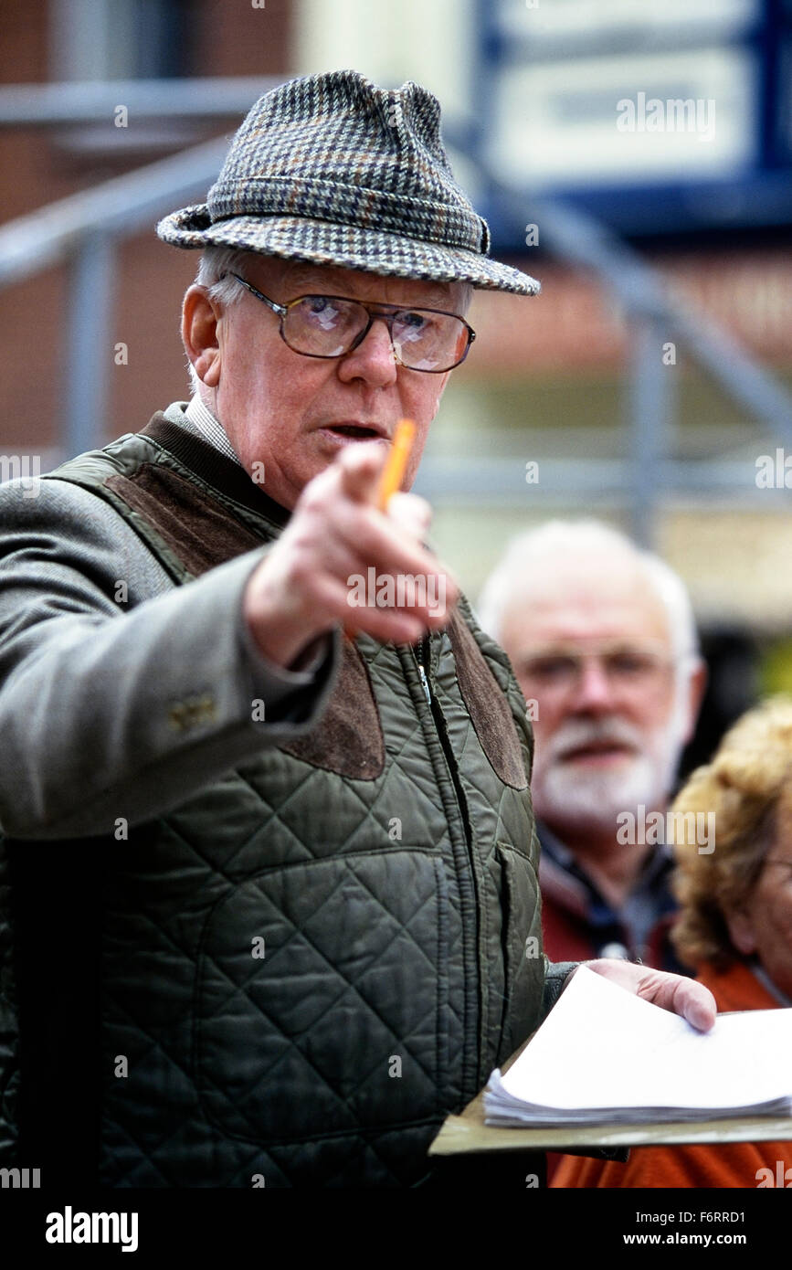 Auctioneer hi-res stock photography and images - Alamy