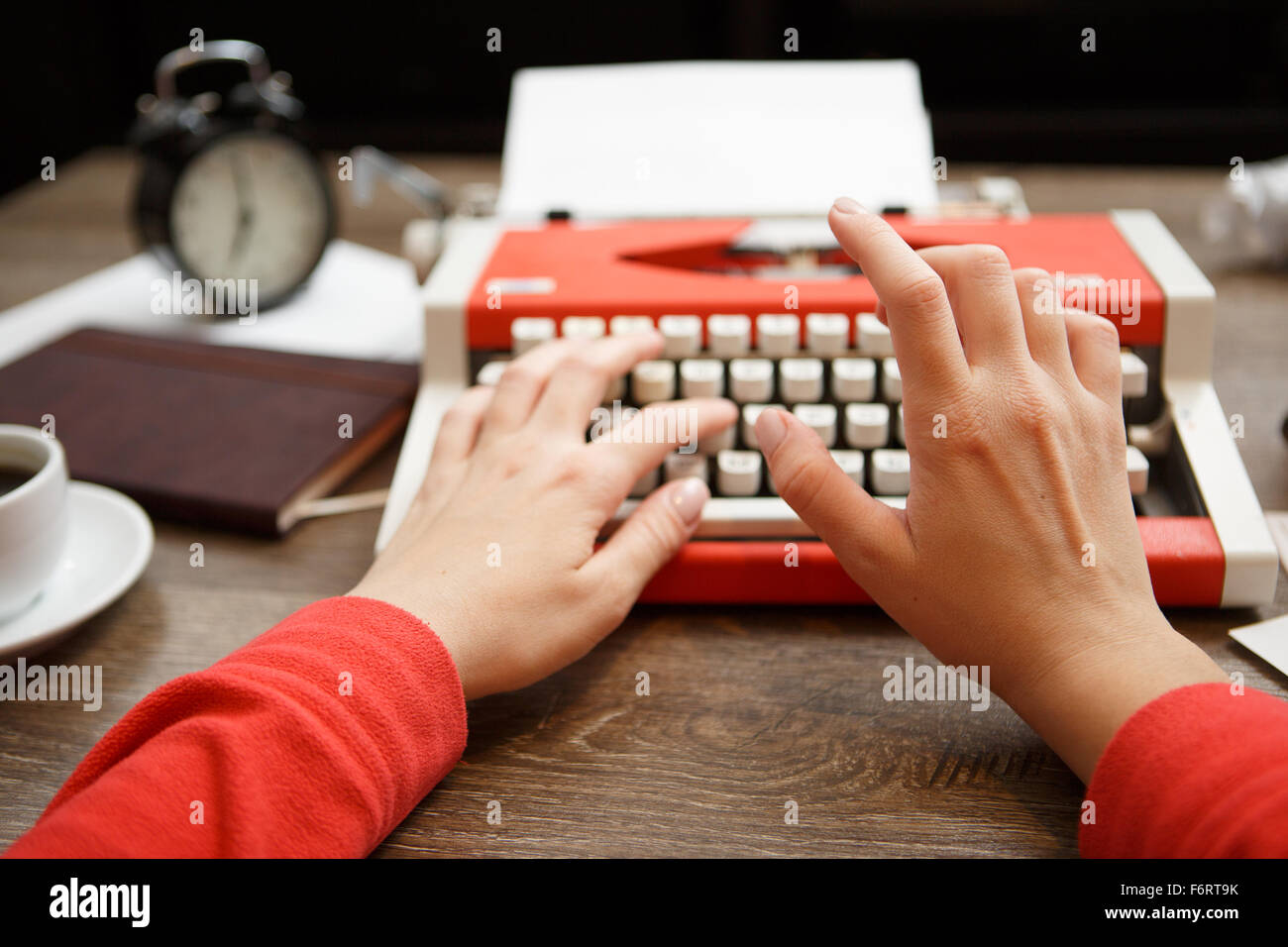 Vintage red typewriter with blank paper Stock Photo - Alamy