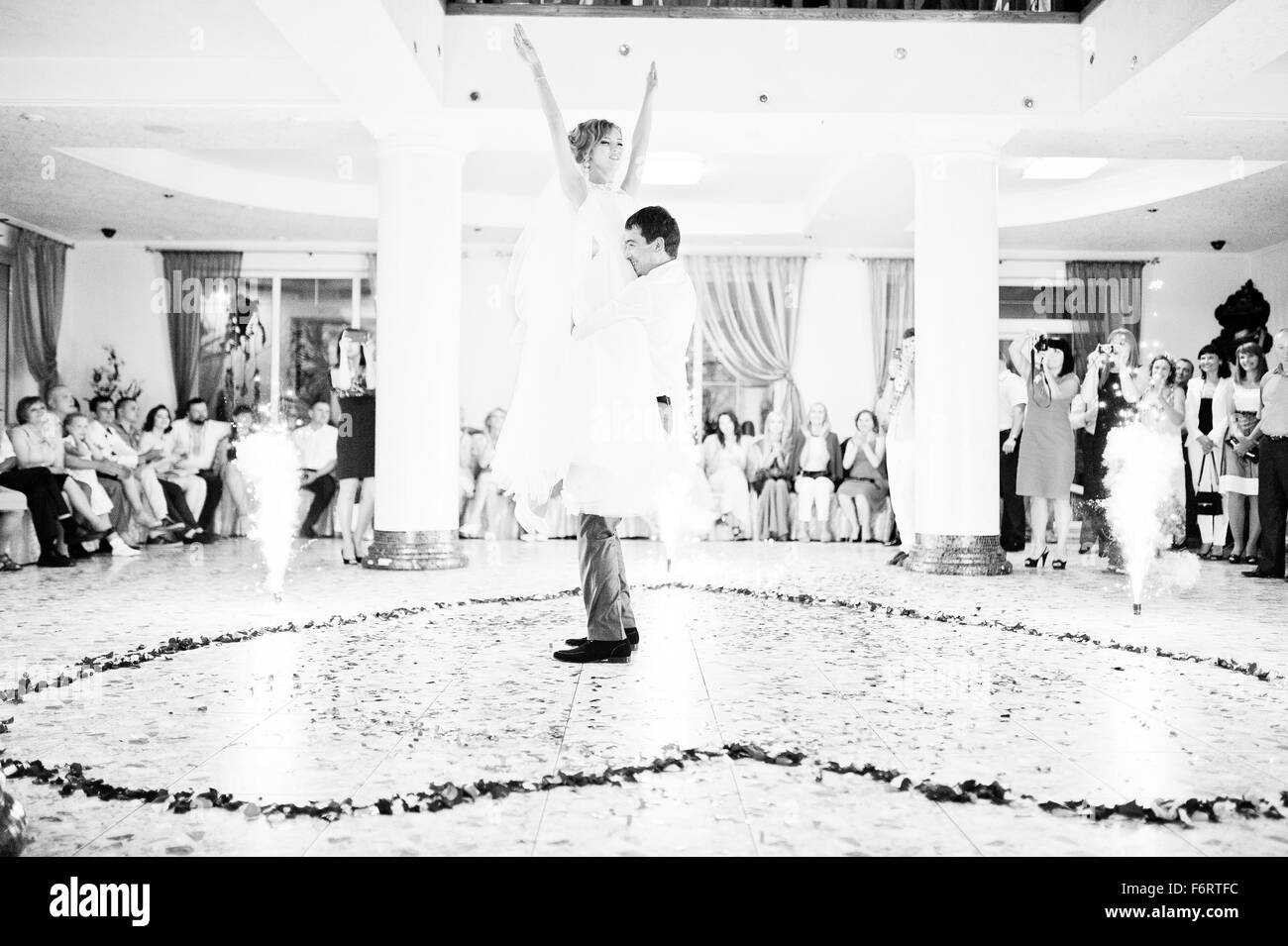 first wedding dance of couple in petals of rose Stock Photo - Alamy