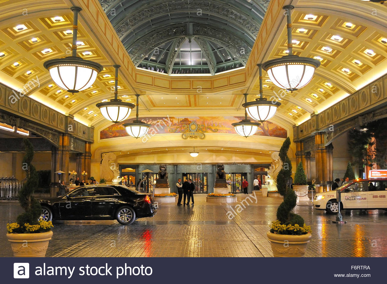 Bellagio Hotel Lobby Ceiling Stock Photos & Bellagio Hotel Lobby ...