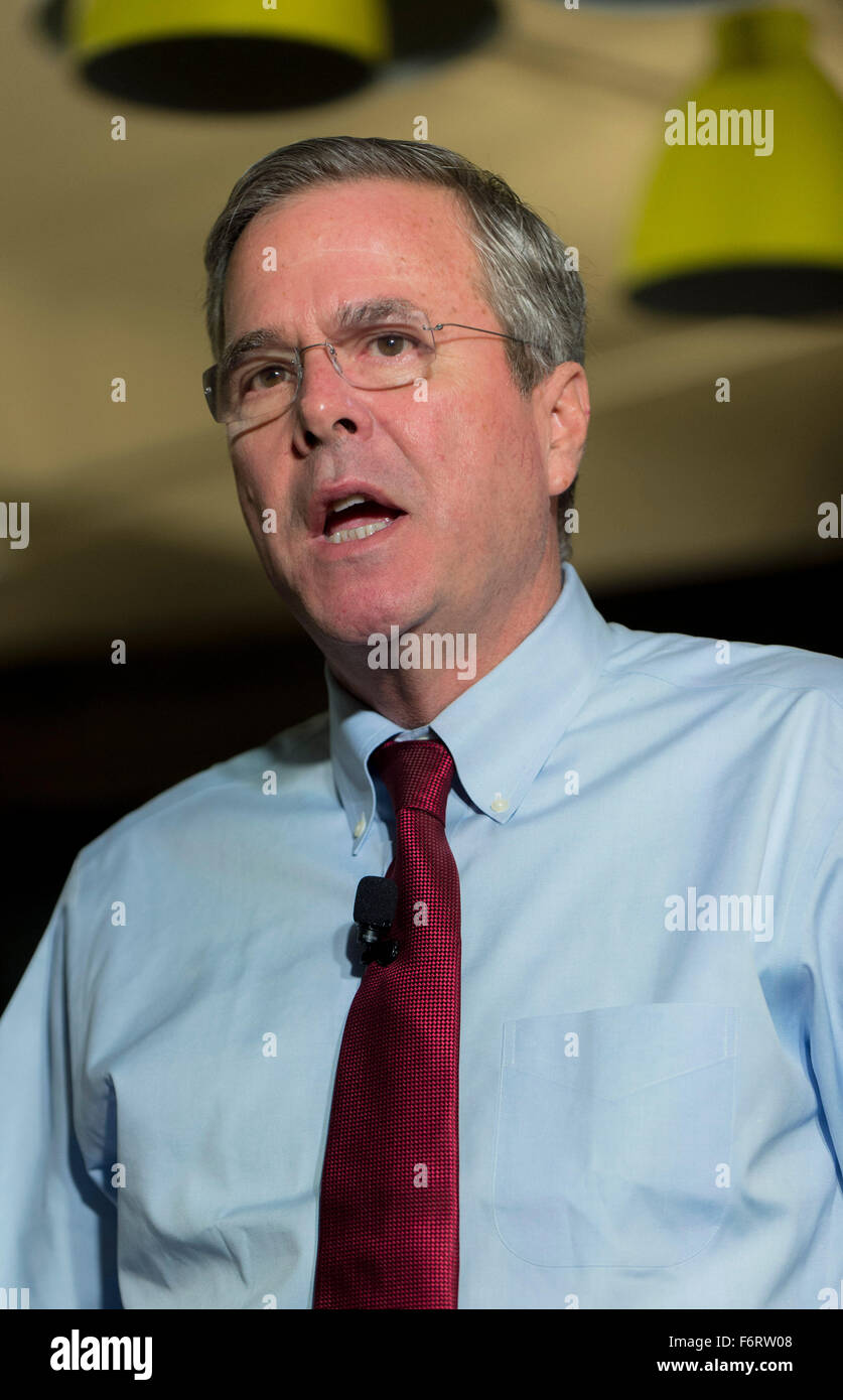 Manchester, New Hampshire, USA. 19th Nov, 2015. Former Florida governor ...