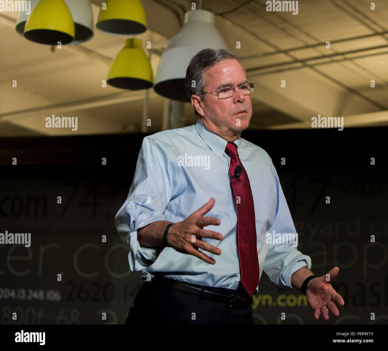 Manchester, New Hampshire, USA. 19th Nov, 2015. Former Florida governor ...