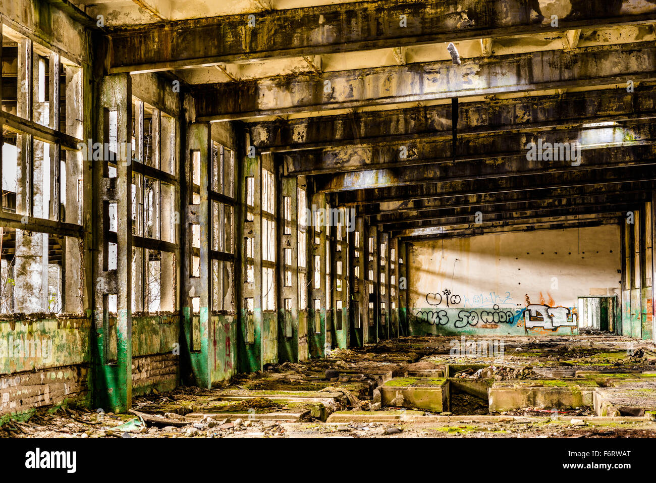 Destroyed factory building hi-res stock photography and images - Alamy