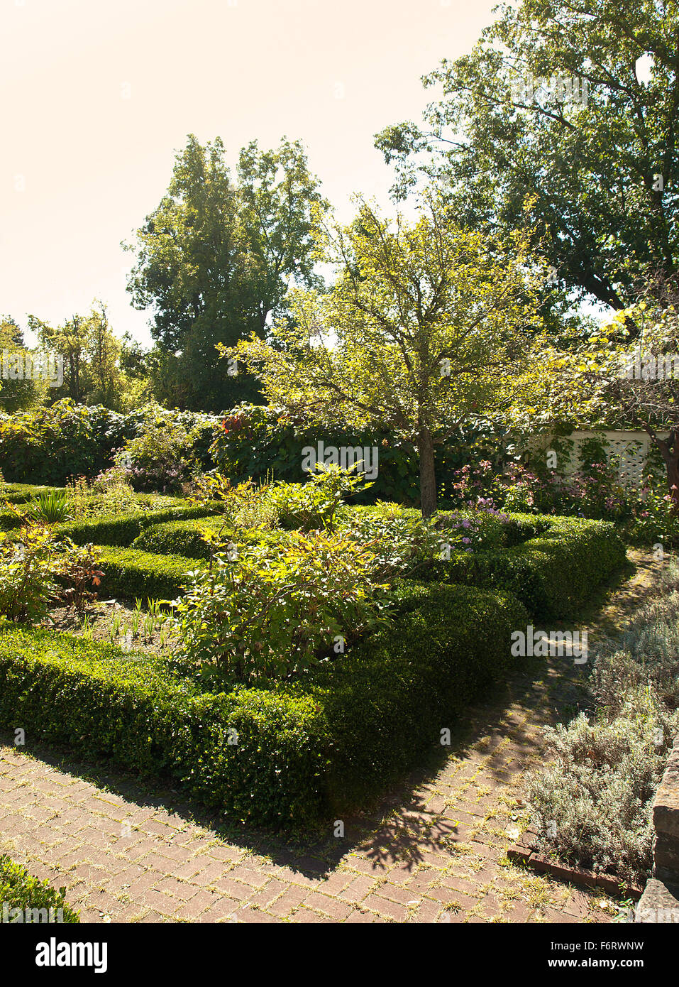 Symmetrical garden design hi-res stock photography and images - Alamy