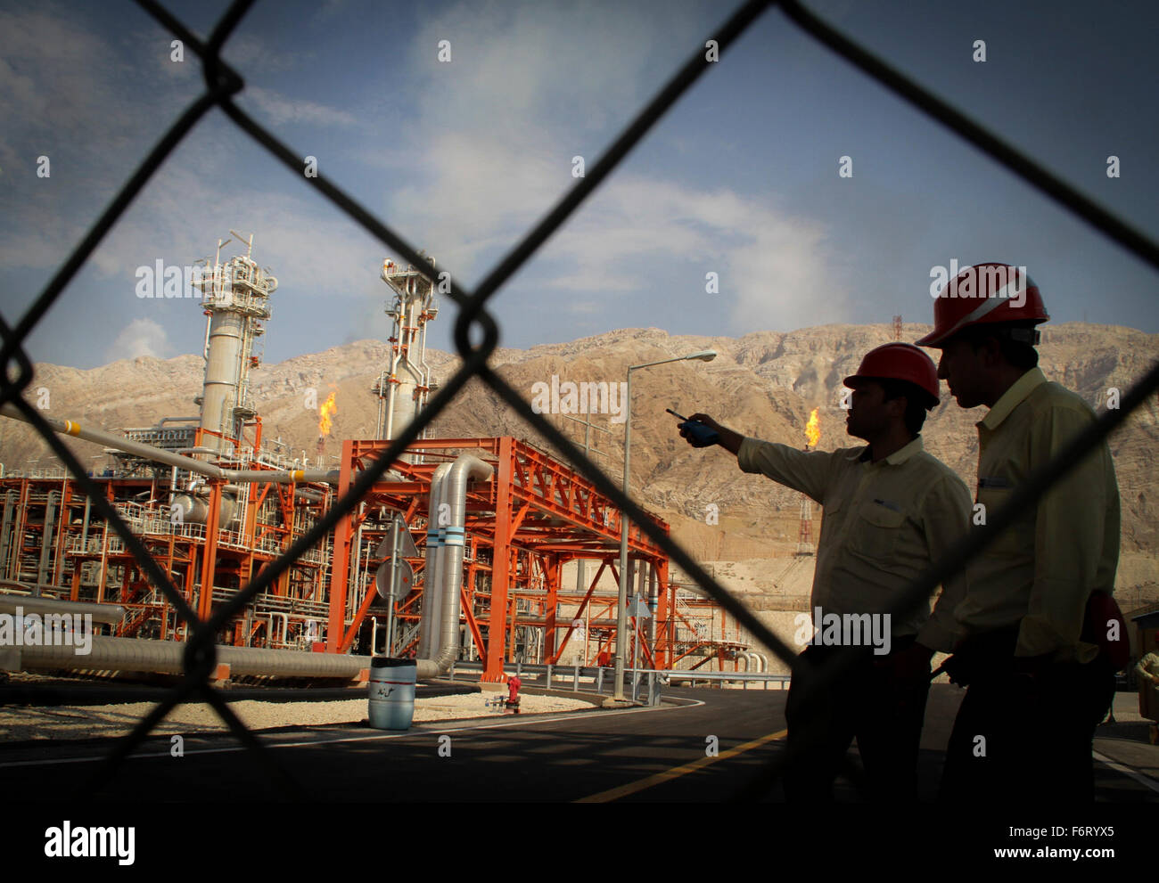 Tehran, Iran. 19th Nov, 2015. Iranian engineers work at the South Pars ...