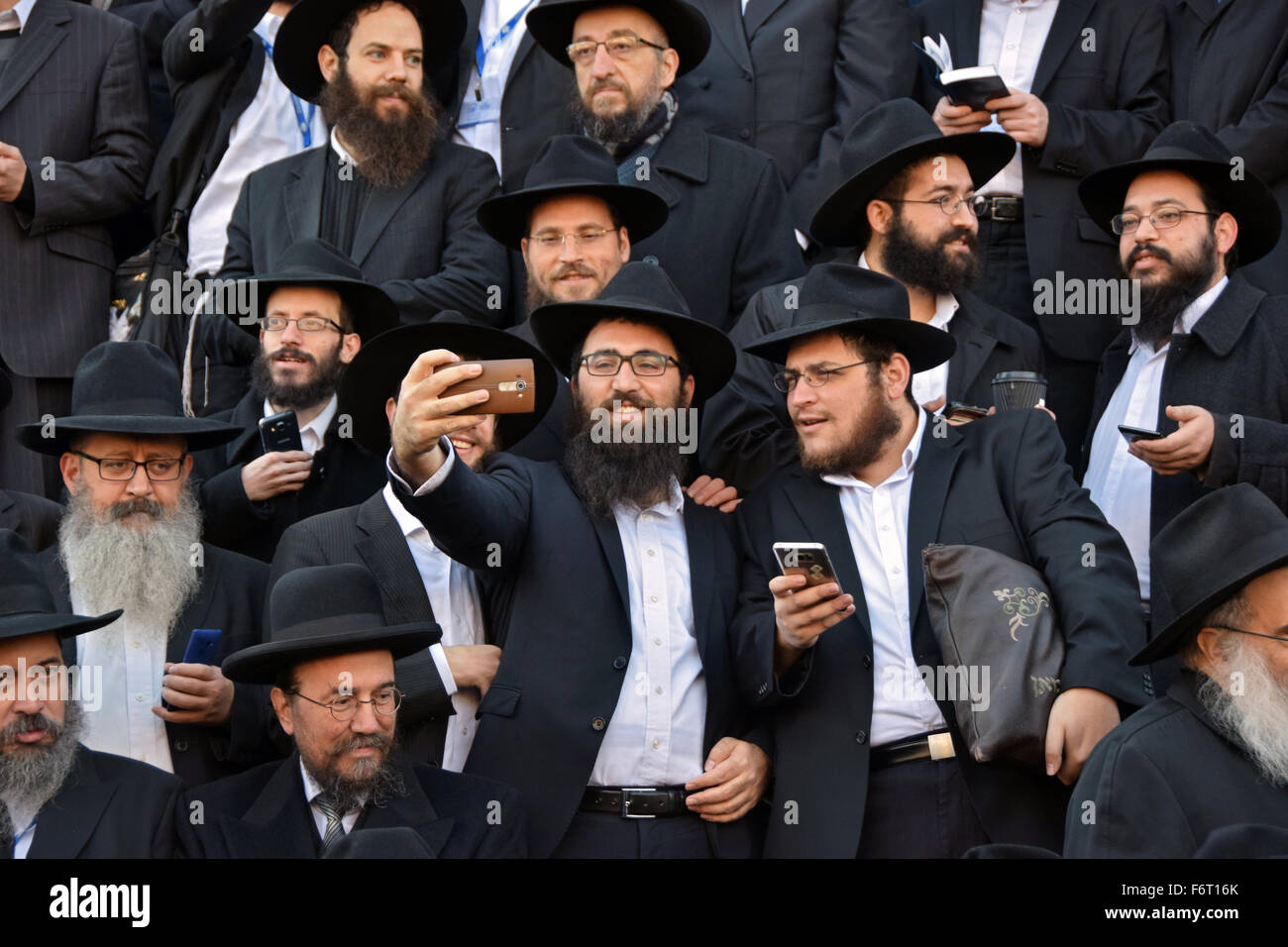 Jewish rabbis hi-res stock photography and images - Alamy