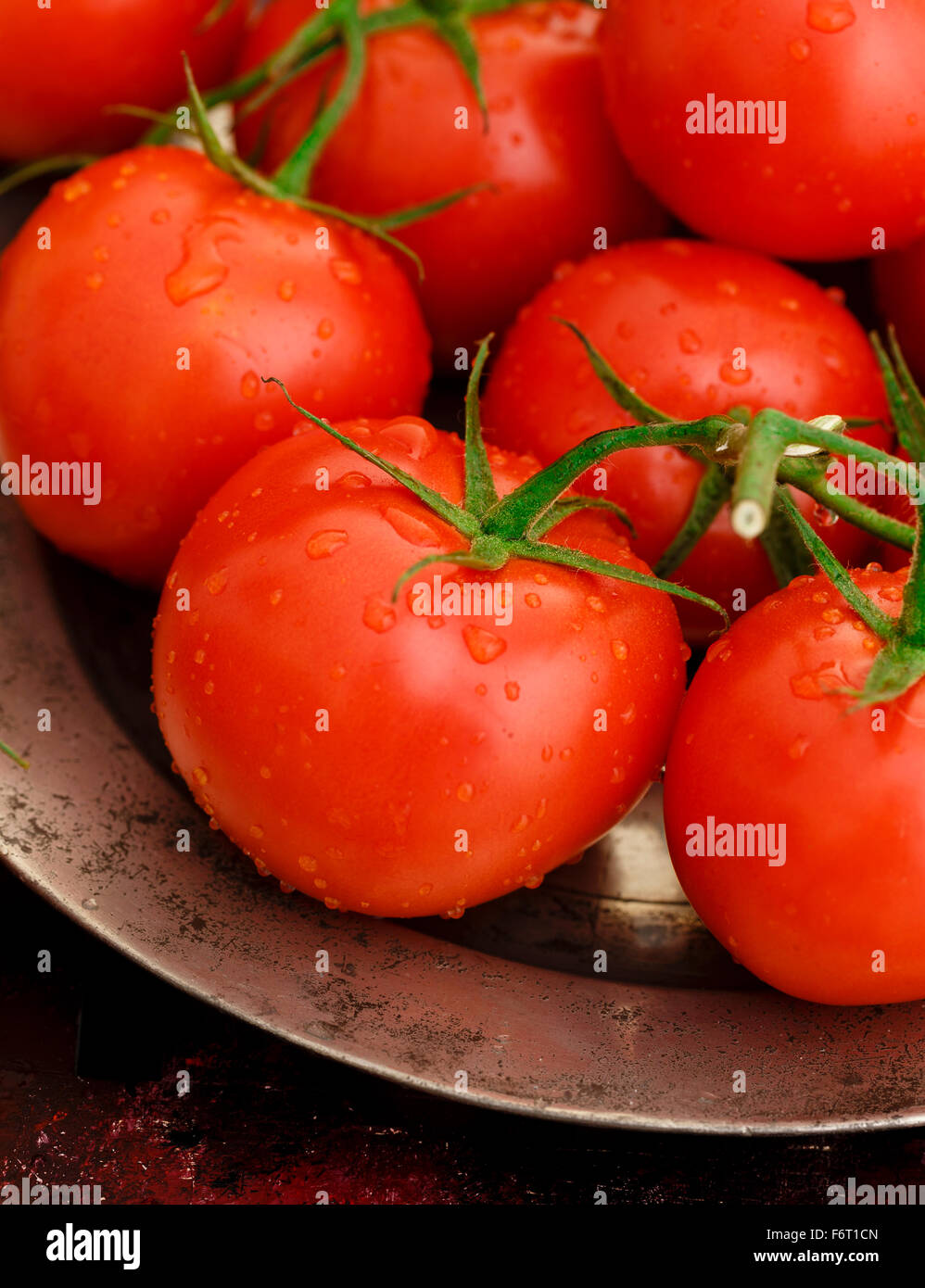 Vine tomatoes hi-res stock photography and images - Alamy