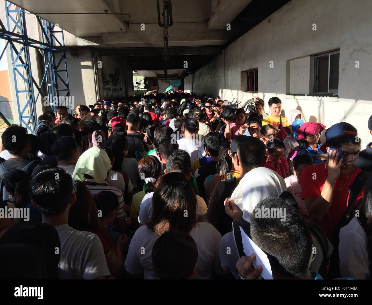 Pasay, Philippines. 19th Nov, 2015. MRT Taft Station became congested ...