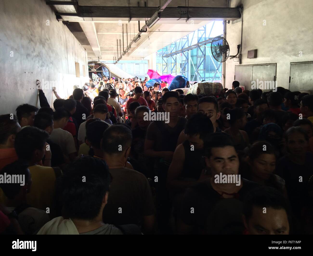 Pasay, Philippines. 19th Nov, 2015. MRT Taft Station became congested ...
