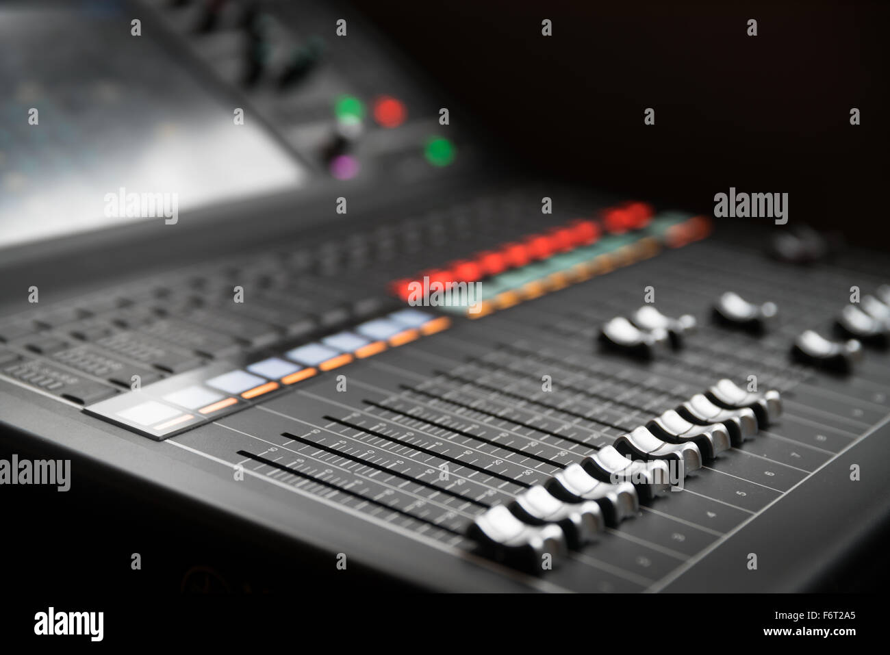 CLOSE DETAIL AND MACRO OF A SOUND AUDIO MIXING DESK Stock Photo - Alamy