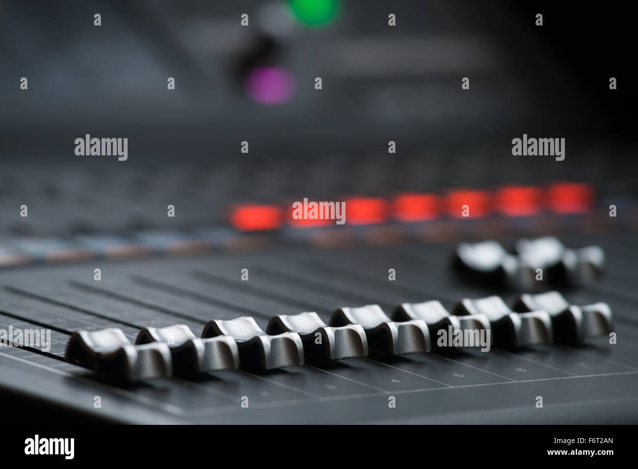 CLOSE DETAIL AND MACRO OF A SOUND AUDIO MIXING DESK Stock Photo - Alamy