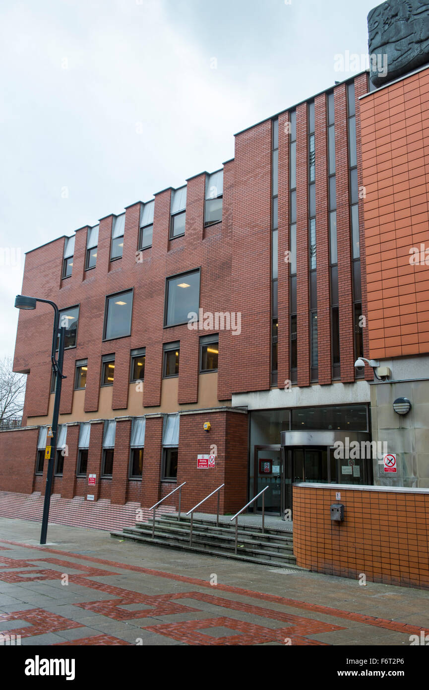 Leeds crown court hi-res stock photography and images - Alamy