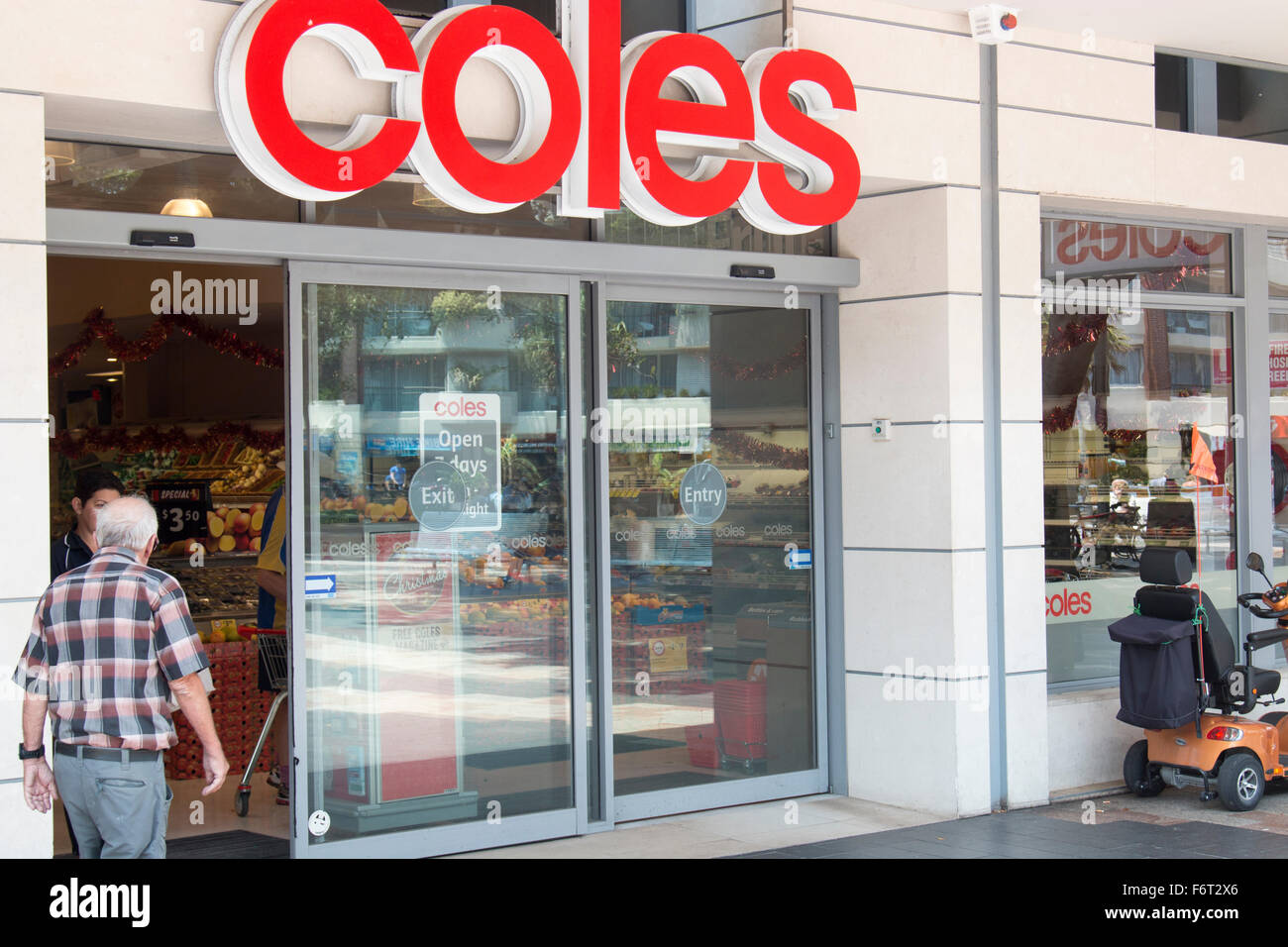 Supermarket entrance australia hi-res stock photography and images - Alamy