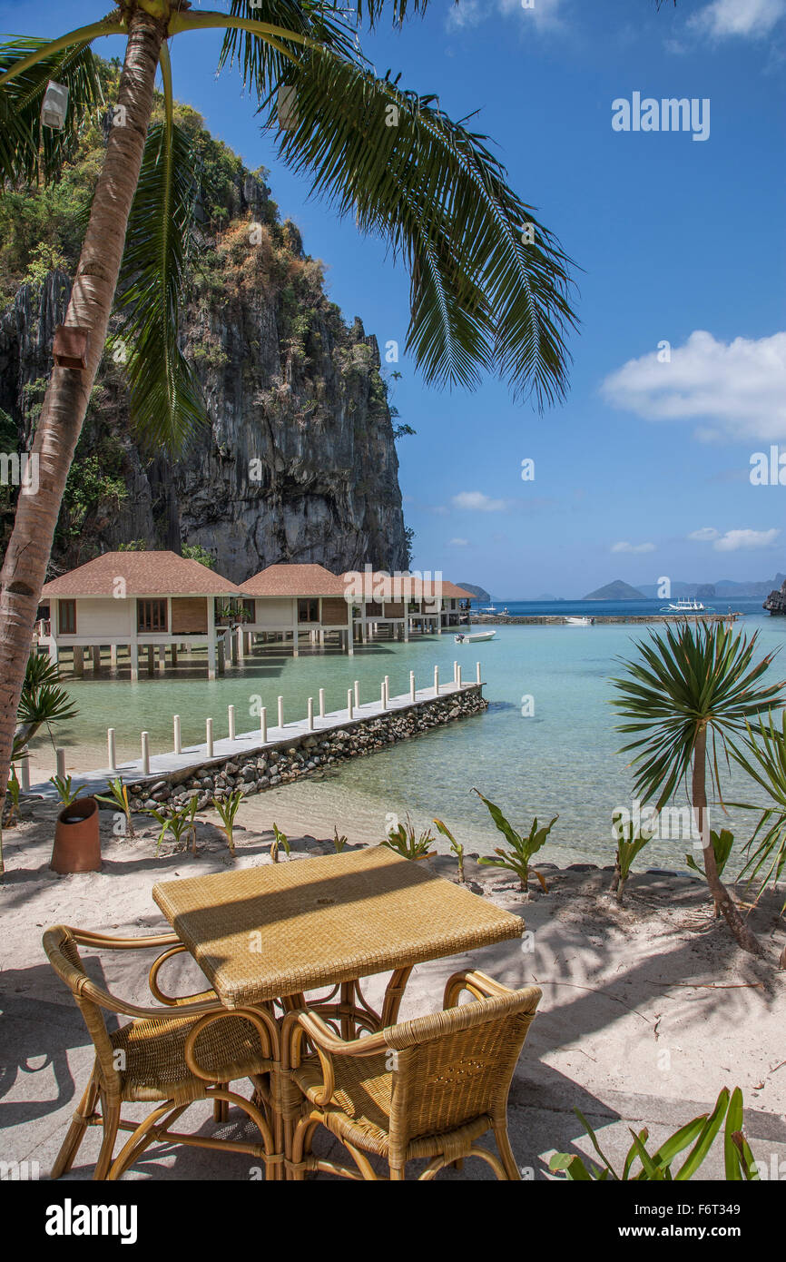 Dock and huts on tropical beach Stock Photo - Alamy
