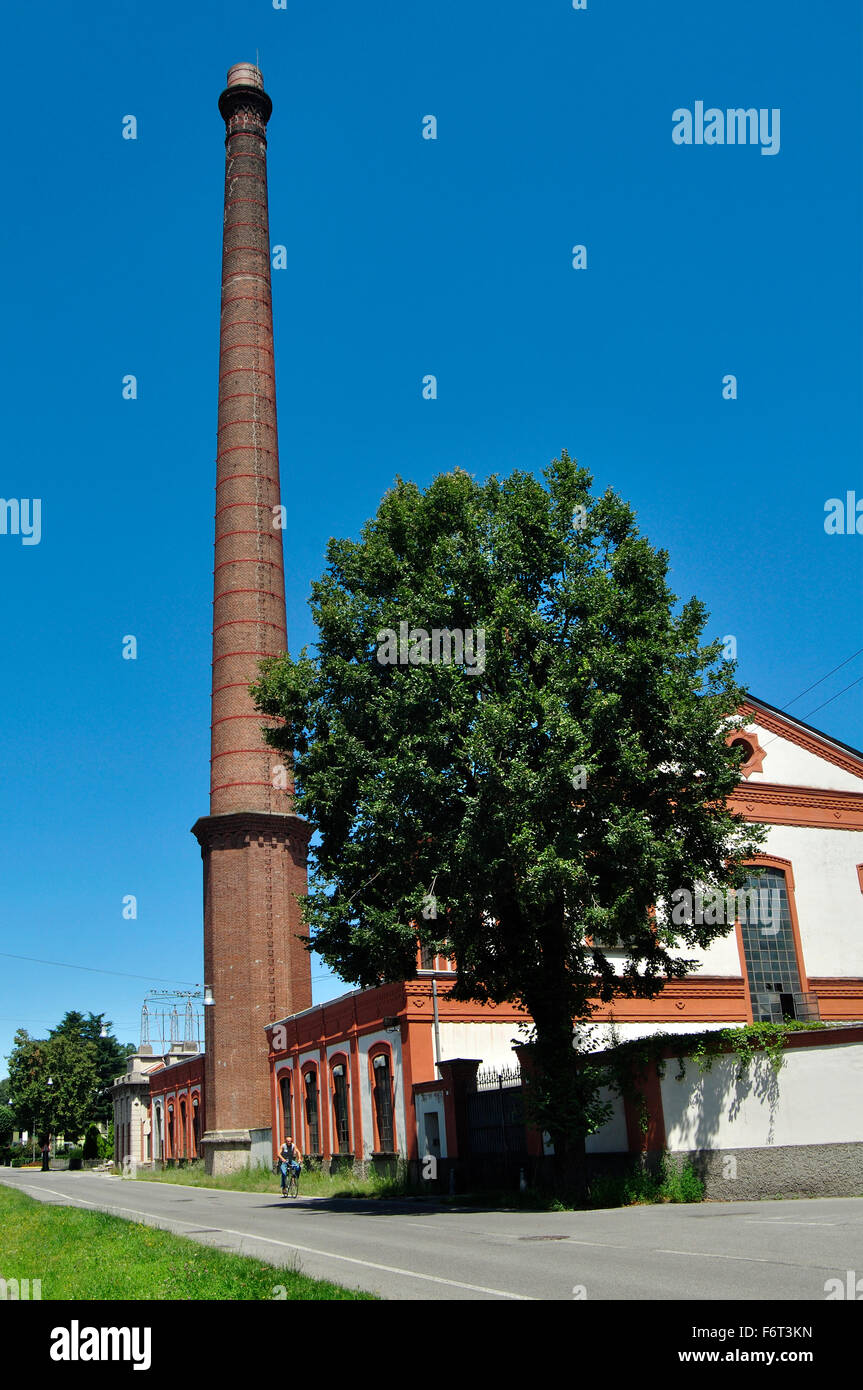 Worker factory italy hi-res stock photography and images - Alamy