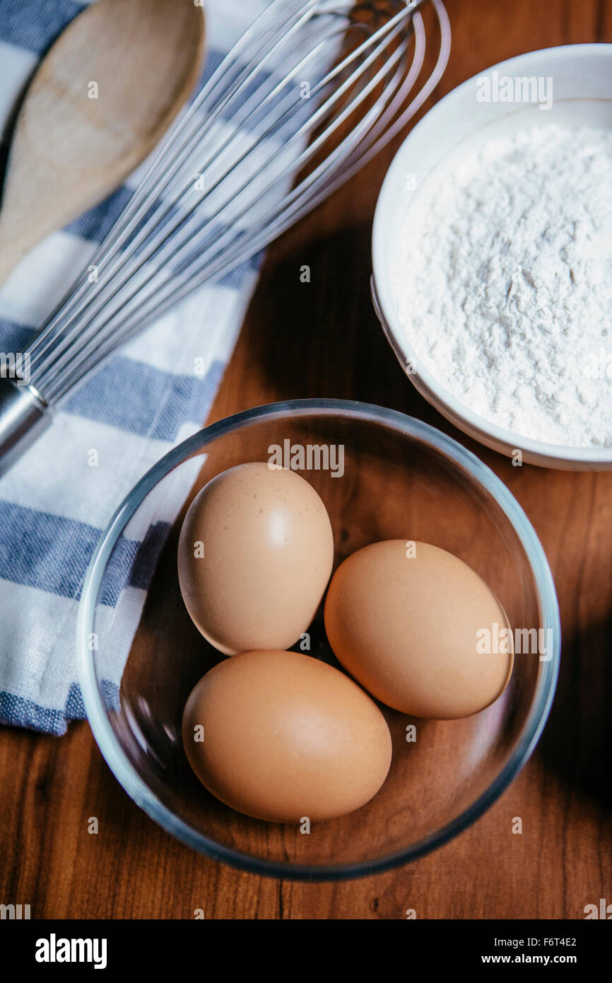 Flour and baking tools hi-res stock photography and images - Alamy