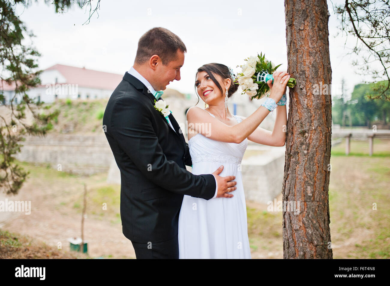 Newly wed in their wedding day at park Stock Photo - Alamy