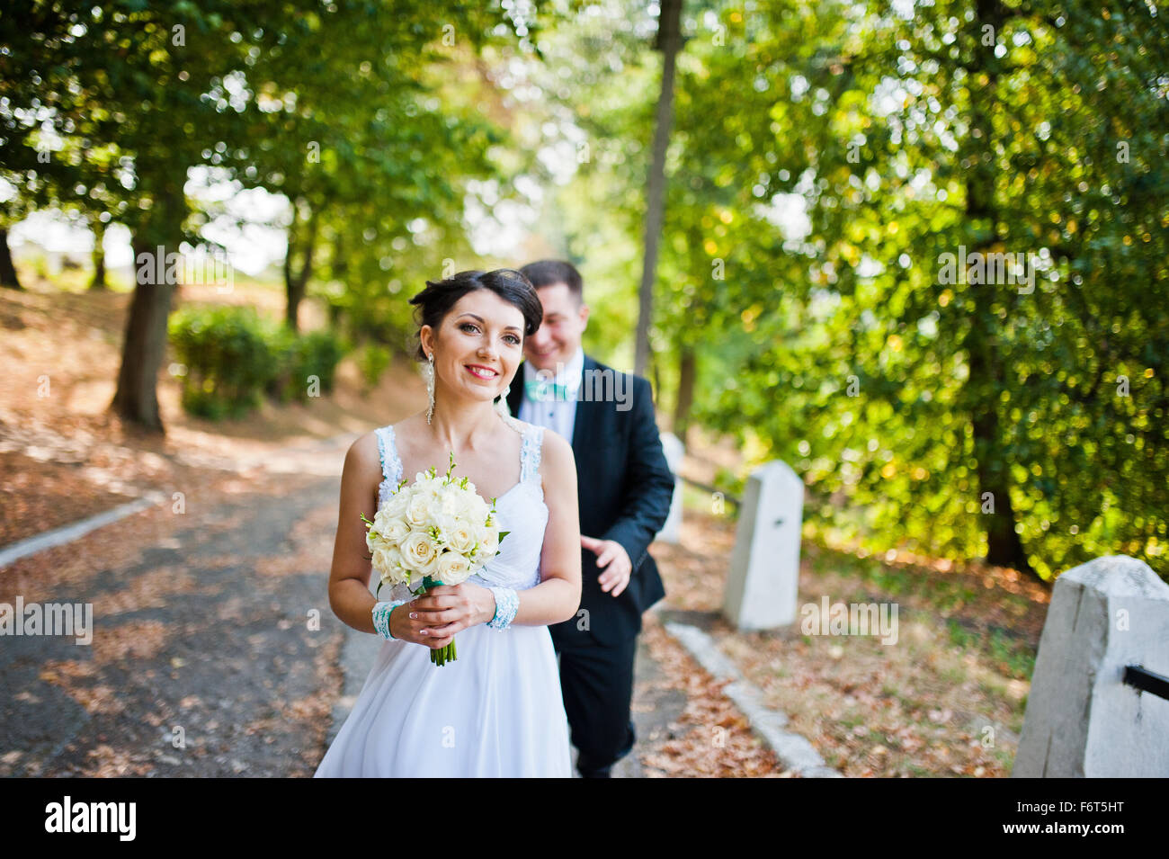 Newly wed in their wedding day at park Stock Photo - Alamy