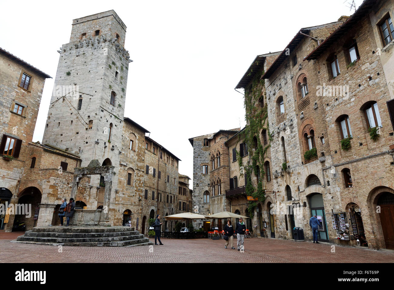 Tuscany italy town medieval hi-res stock photography and images - Alamy