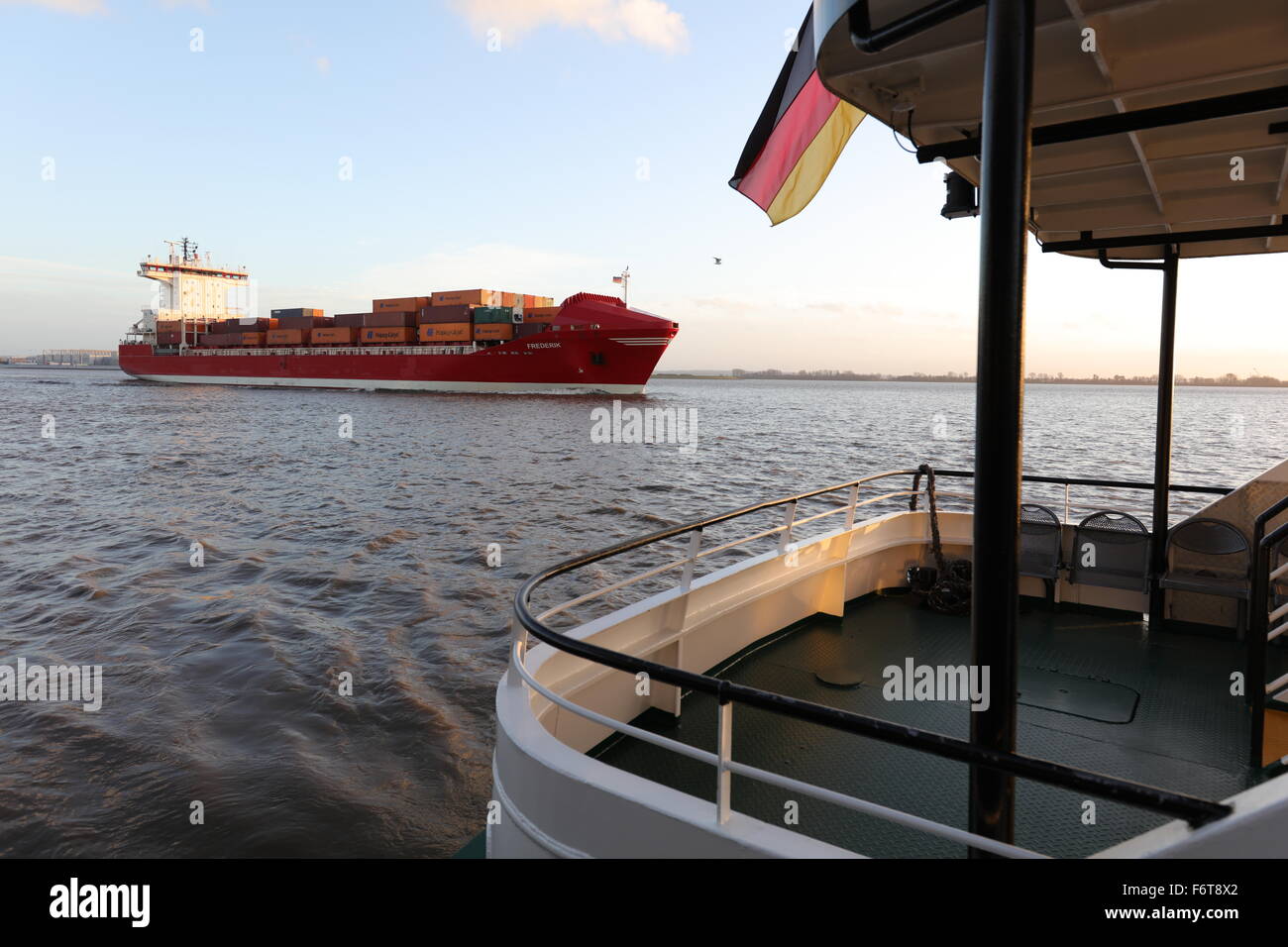 Red container ship hi-res stock photography and images - Alamy