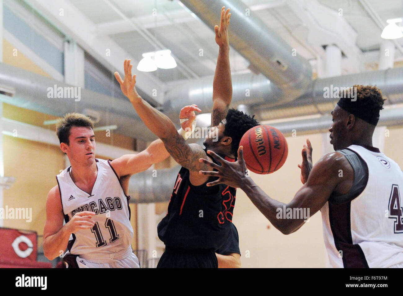Chicago, IL, USA. 17th Nov, 2015. Chicago guard Tyler Howard (11 ...