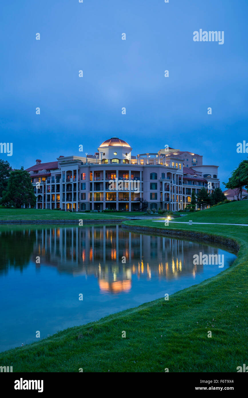 Resort complex at waterfront park hi-res stock photography and images ...