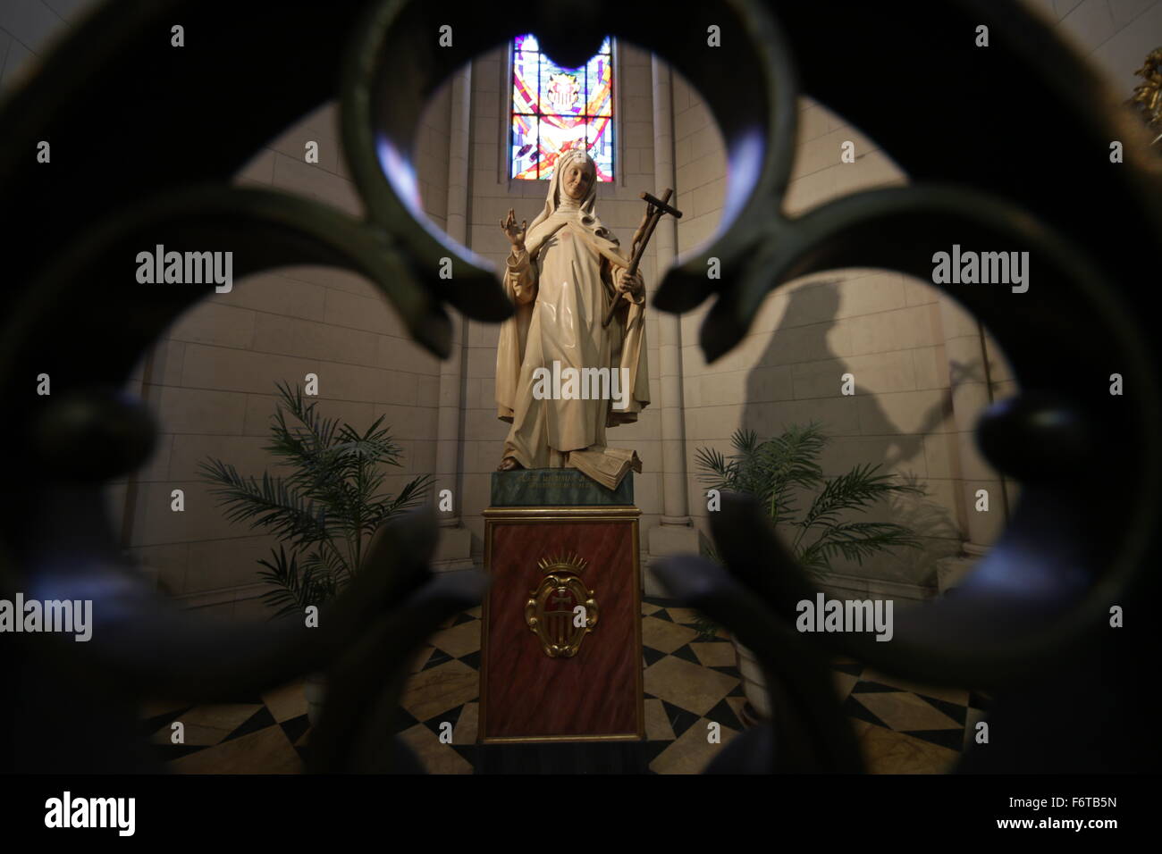 Statue in Church Stock Photo - Alamy