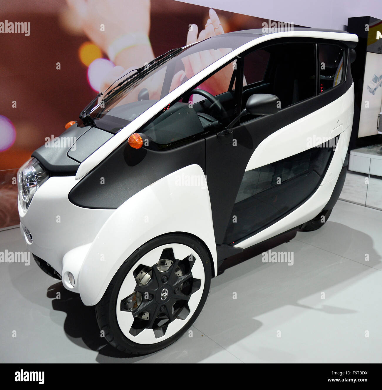 Los Angeles CA. 18th Nov, 2015. Toyota 3 wheel I-Road on display during ...