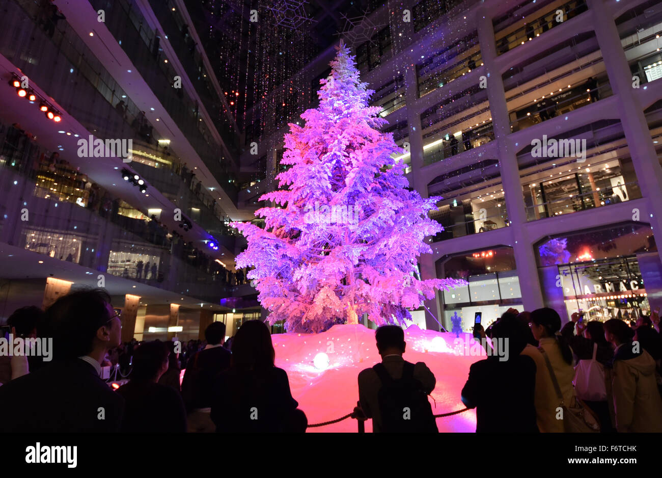 Tokyo, Japan. 19th Nov, 2015. Marunouchi's Kitte building in front of ...