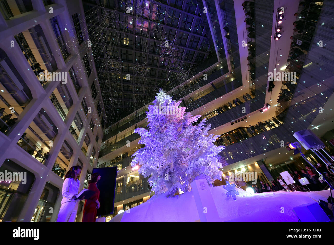 Tokyo, Japan. 19th Nov, 2015. Marunouchi's Kitte building in front of ...