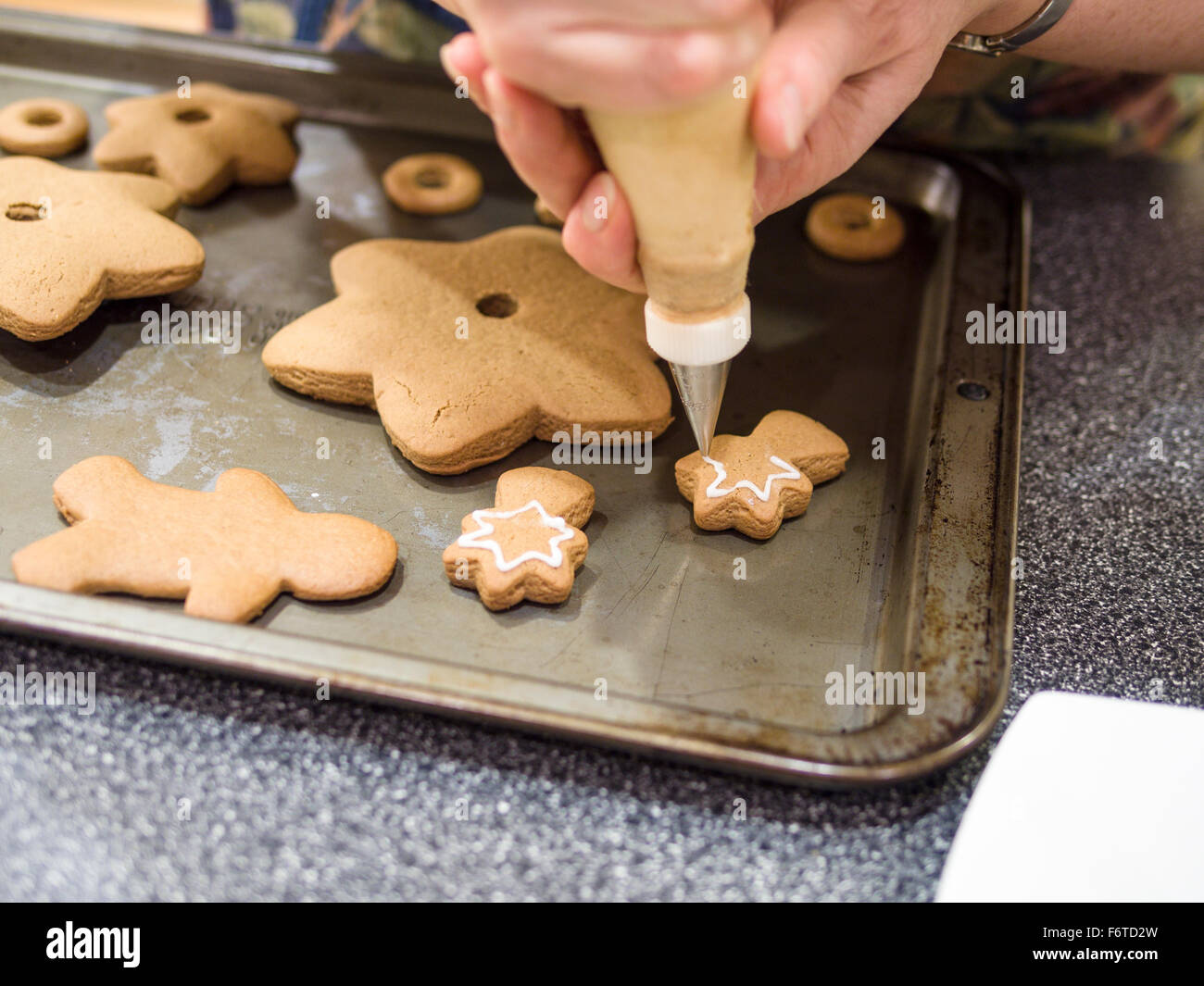 Icing pipes hi-res stock photography and images - Alamy