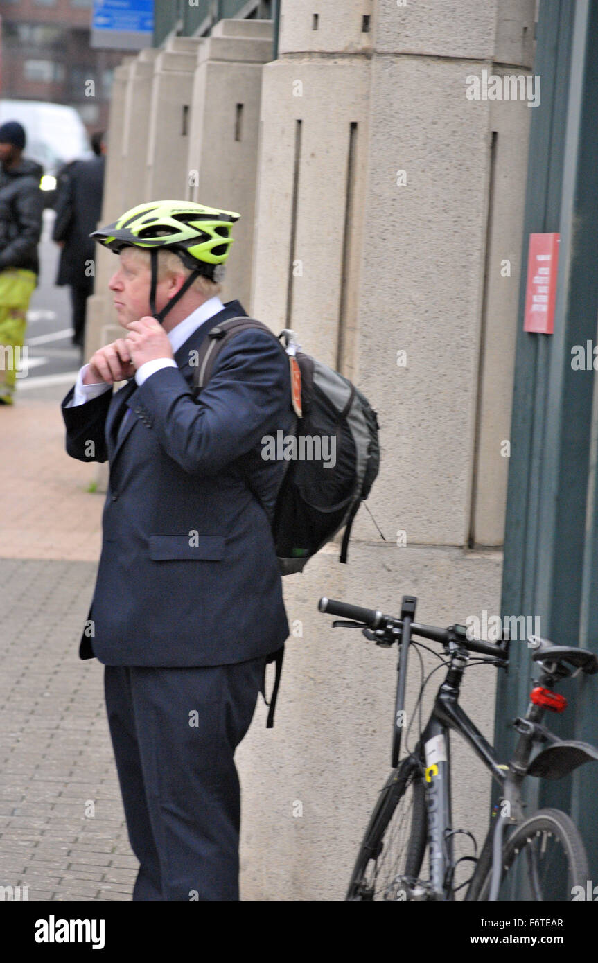 Boris johnson bike helmet hi-res stock photography and images - Alamy
