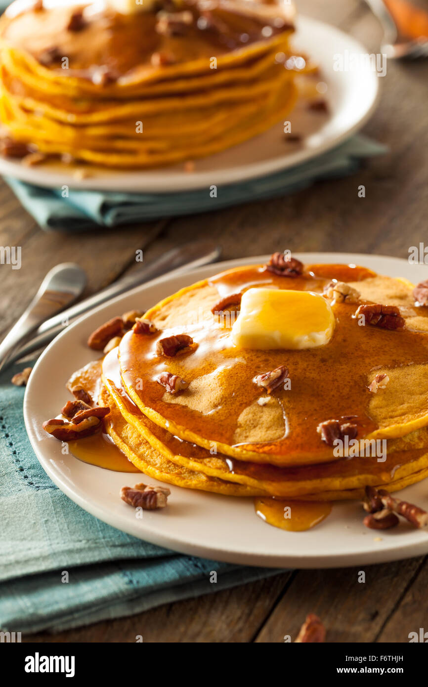 Hot cakes with syrup hi-res stock photography and images - Alamy